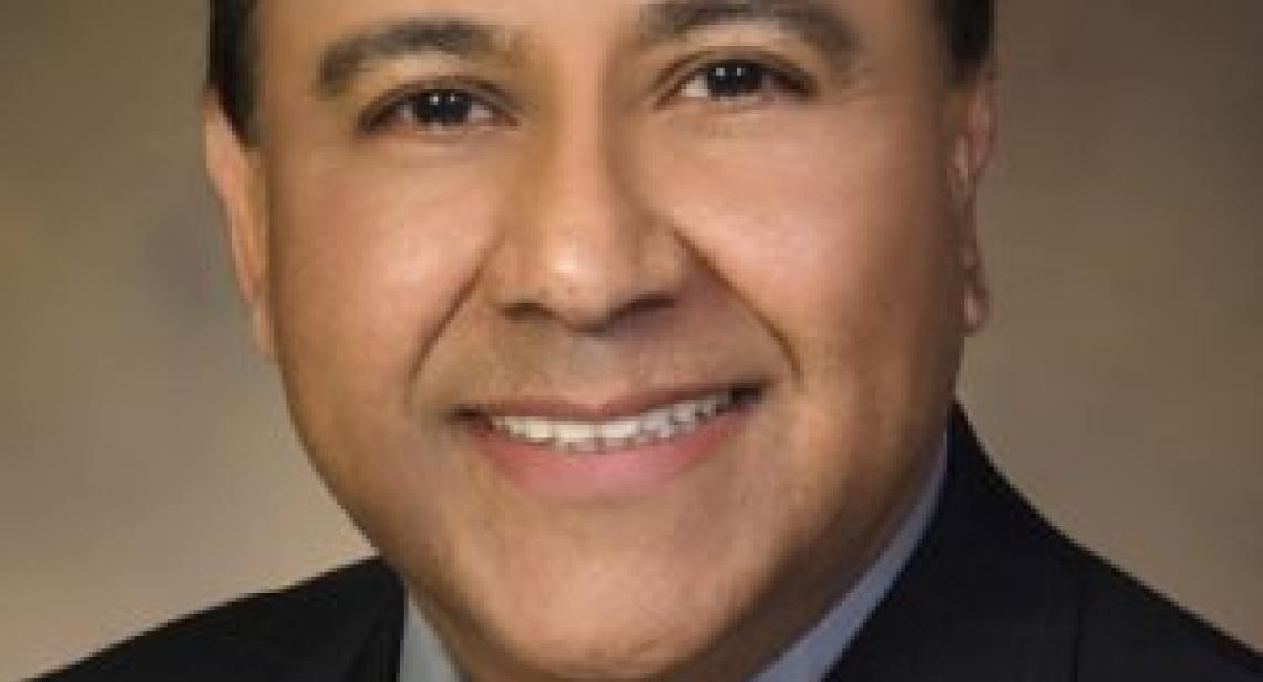 Kenneth Ramos wins Outstanding Alumni Award | College of Pharmacy